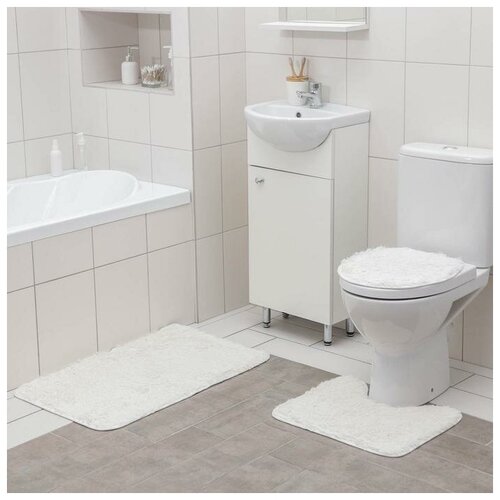 Набор ковриков для ванны и туалета Доляна «Плюшевый», 3 шт: 80×49, 40×49, 40×35 см, цвет белый
