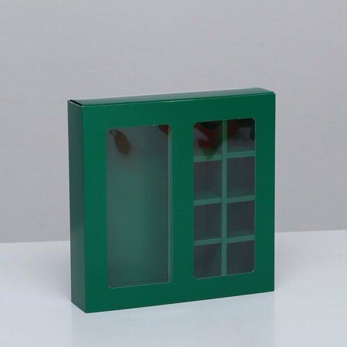 Коробка под 8 конфет + шоколад, с окном зеленая 17,7 х 17,85 х 3,85 см