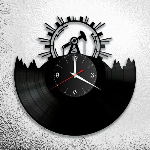 Настенные часы из виниловой пластинки с тематикой нефтедобычи/Часы в подарок нефтянику