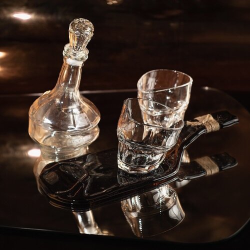Подарочный набор - Два бокала для виски (гр.), блюдо (менажница) из коричневой винной бутылки, круглый графин серии Хмельное стекло