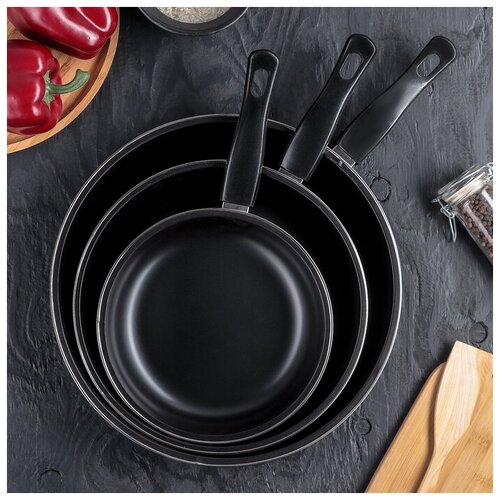 Набор сковород «Жаклин», 3 предмета: 20/25/30×4 см, антипригарное покрытие, цвет чёрный
