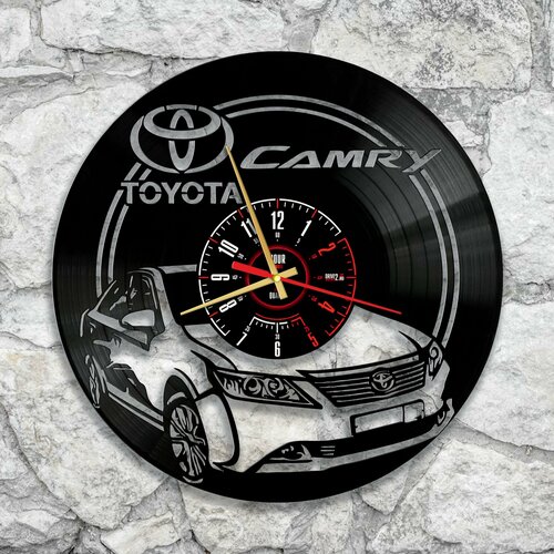 Настенные часы из виниловой пластинки с изображением Toyota Camry