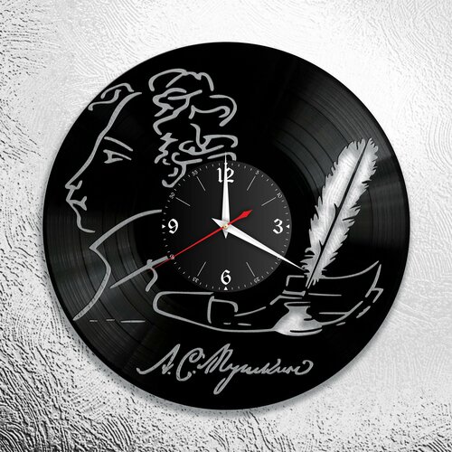 Настенные часы из виниловой пластинки с изображением Александра Пушкина/Часы в подарок
