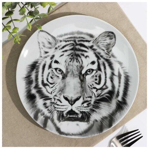 Тарелка фарфоровая «Тигр», d=20 см, белая