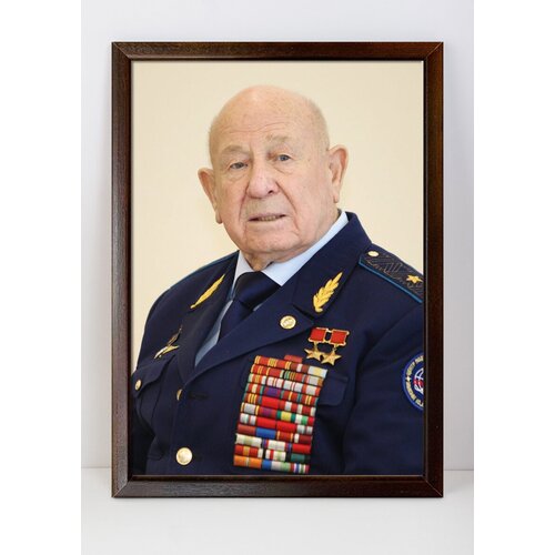 Портрет Леонова А. А. в рамке под дерево / А-3 (30x42 см.)