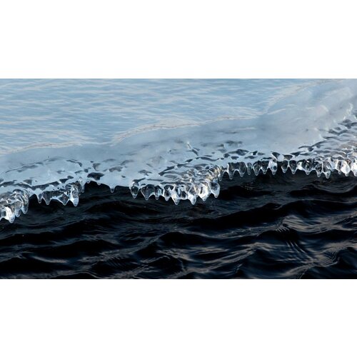 Картина на холсте 110x60 LinxOne "Вода Лед Макро Льдина Рябь" интерьерная для дома / на стену / на кухню / с подрамником