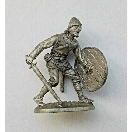 Викинг в бою, 9 век. Оловянная коллекционная фигурка. Размер 54 мм