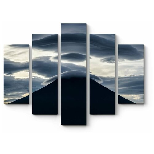 Модульная картина Линейные облака над горой 135x108