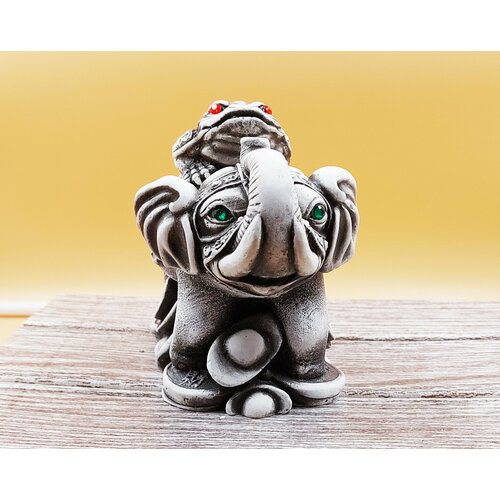 Статуэтка декоративная интерьерная: "Слон на монетах с денежной лягушкой", серый, 9х9х10см, ARTVACH