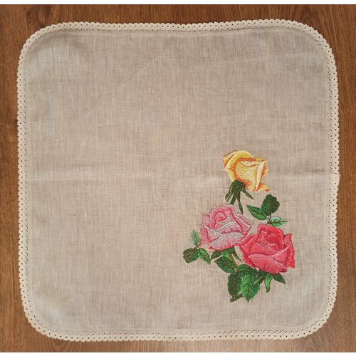 Декоративная салфетка с вышивкой. Розы/розовый микс.