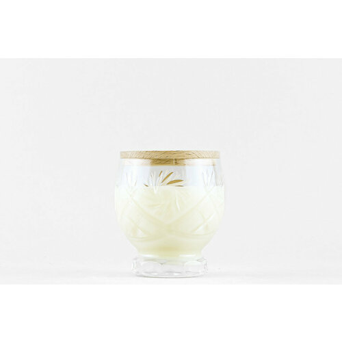 Свеча ароматическая в хрустальном стакане tsvet home "Имбирный пряник" 140 мл