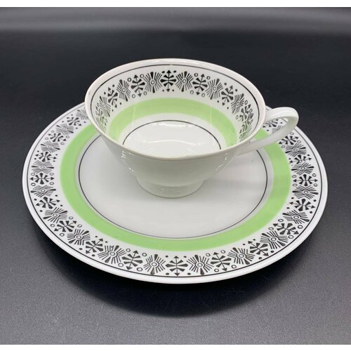 Чайная с геометрическим декором (в подборе блюдце и десертная тарелка), фарфор