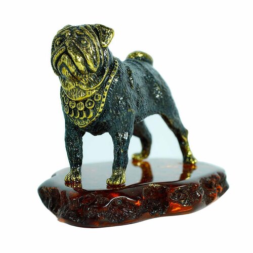 Сувенир собака Мопс из латуни и прессованного янтаря.