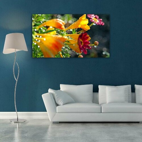 Картина на холсте 60x110 LinxOne "Макро, цветы, капли, блеск" интерьерная для дома / на стену / на кухню / с подрамником