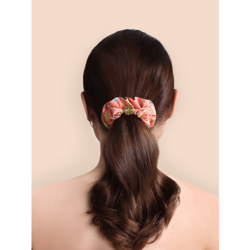 Шелковая резинка для волос "Оммаж" розово-коралловая от Mollen