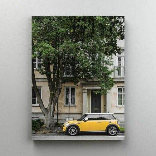 Интерьерная картина на холсте "Желтый Mini Cooper припаркован у белого бетонного здания" размер 22x30 см
