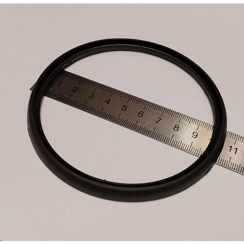 Для блендера Braun: кольцо-ножка резиновая, к чаше MQ20 (350 мл). Д: 10,5см