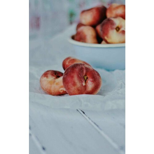 Картина на холсте 60x110 LinxOne "Персик, нектарин, фрукт, ткань" интерьерная для дома / на стену / на кухню / с подрамником