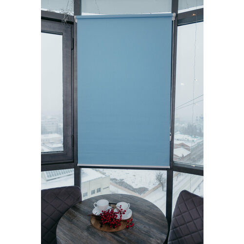 Рулонная штора голубая на окна 55 (ширина) Х 60 (высота).