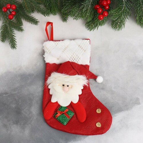 Мягкая подвеска Зимнее волшебство "Носок", Дед Мороз с подарком, 17х26 см, бело-красная