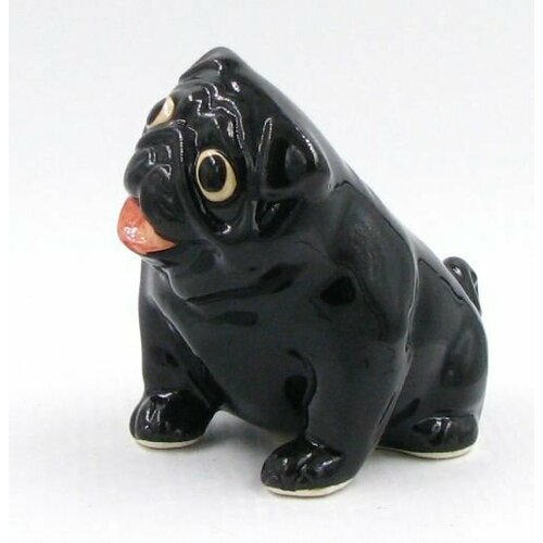 Мопс сидит (окрас черный) статуэтка собаки из фаянса