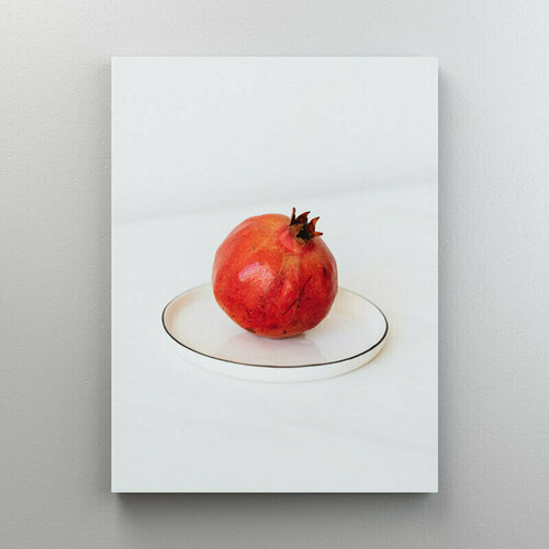Интерьерная картина на холсте "Красный гранат на тарелке" размер 30x40 см