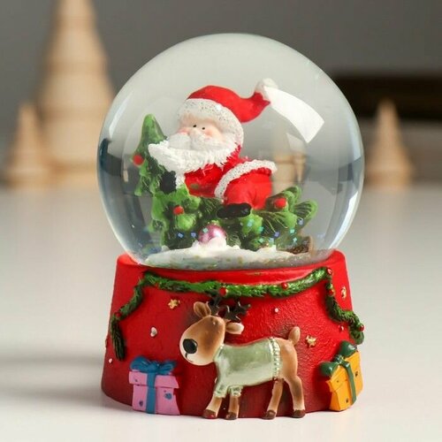 Стеклянный новогодний снежный шар "Дед Мороз верхом на ёлке" 7х8х9 см