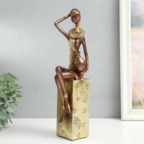 Сувенир полистоун "Африканка с кувшином, на подставке" золото узор - круги 10,5х8х33,5 см