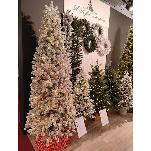 A Perfect Christmas Искусственная стройная елка с гирляндой Джорджия Slim заснеженная 228 см, 2000 красных/теплых белых ламп, литая + ПВХ 31GEOW228DL