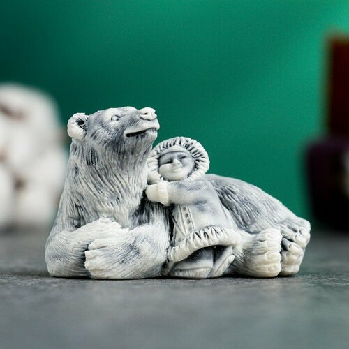 Сувениры из мраморной крошки Фигура "Девочка с медведем" 4см