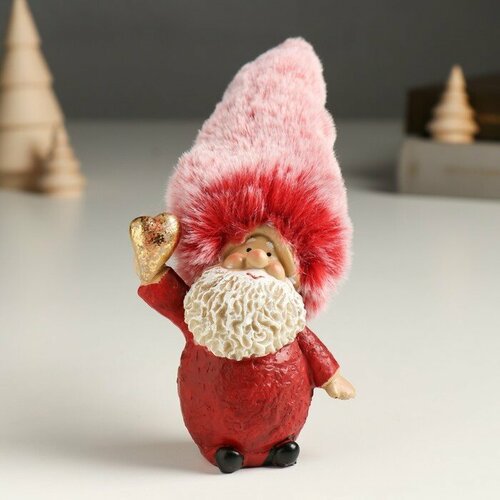 Сувенир полистоун "Дедушка Мороз в красном наряде и меховом колпаке, с сердцем" 6х4х17 см