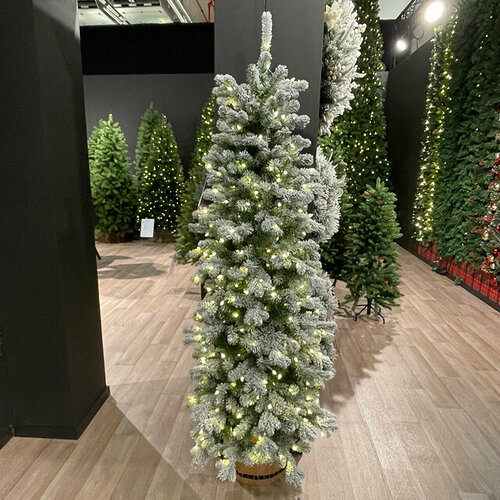 National Tree Company Пристенная искусственная елка с лампочками Шеффилд заснеженная 183 см, 250 теплых белых LED ламп, литая + ПВХ 31HPESSB60L