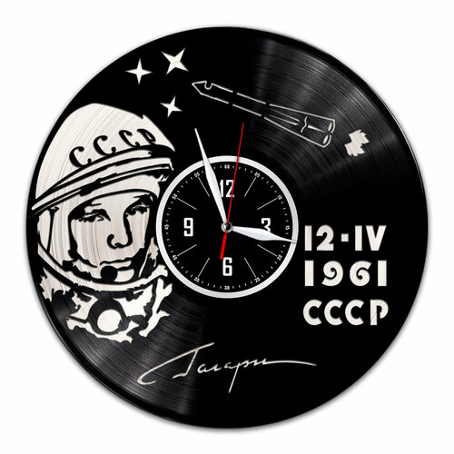Гагарин - настенные часы из виниловой пластинки (с серебряной подложкой)