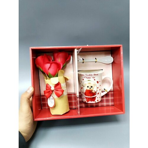 Набор подарочный: кружка с ложкой+букет роз