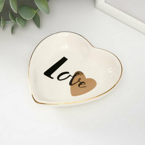 Сувенир керамика подставка под кольца "Сердце. Любовь" 10.5х10х2 см