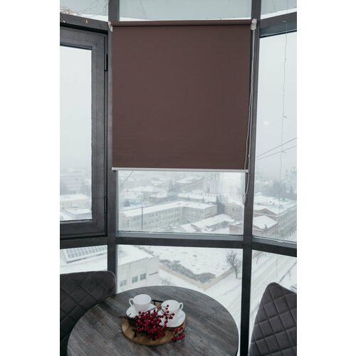 Рулонная штора коричневая на окна 150 (ширина) Х 180 (высота).