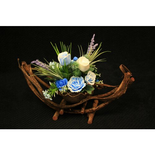 Букет цветов из мыла "Голубая лагуна" в кашпо из лиан