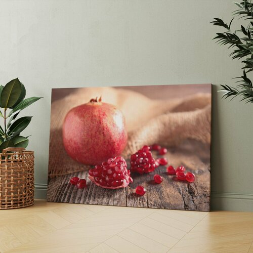 Картина на холсте "Красный гранат на деревянном столе" 60x80 см. Интерьерная, на стену.