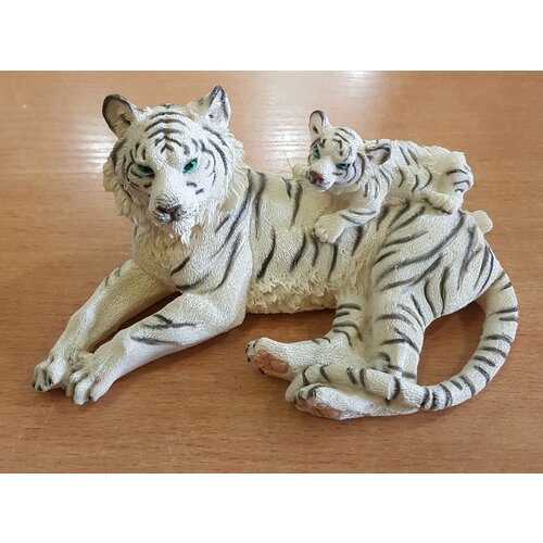 Статуэтка декоративная "Тигр белый с тигренком" 10х17х10см