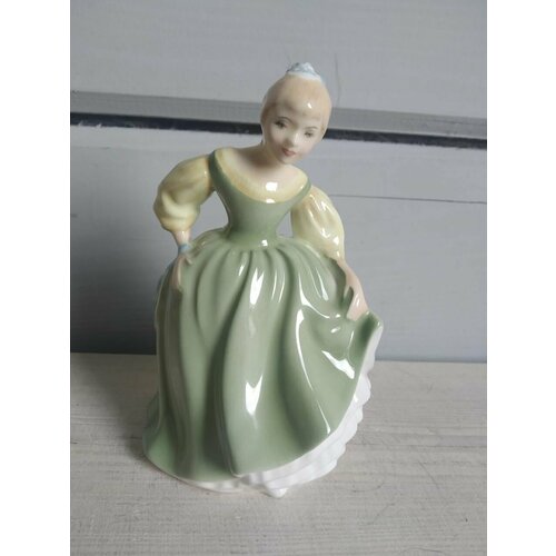 Royal Doulton статуэтка девушка Fair Maiden