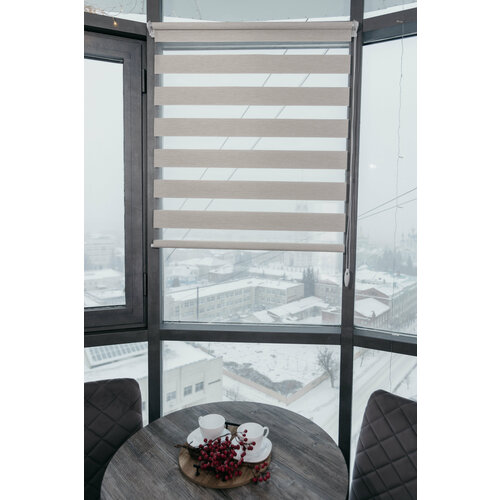 Рулонная штора белый лен на окна день ночь 90 (ширина)X 170 (высота).