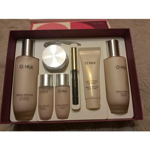 OHUI MIRACLE MOISTURE SPECIAL SET Подарочный набор женской люксовой косметики