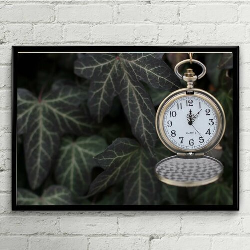 Постер "Карманные часы на фоне листьев" для интерьера А3