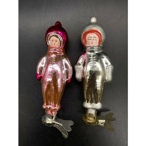 Набор из двух ёлочных игрушек на прищепках "Космонавт" в разных расцветках