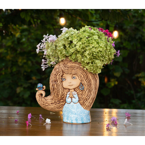Милая девочка с мотыльком вазочка декоративная керамика