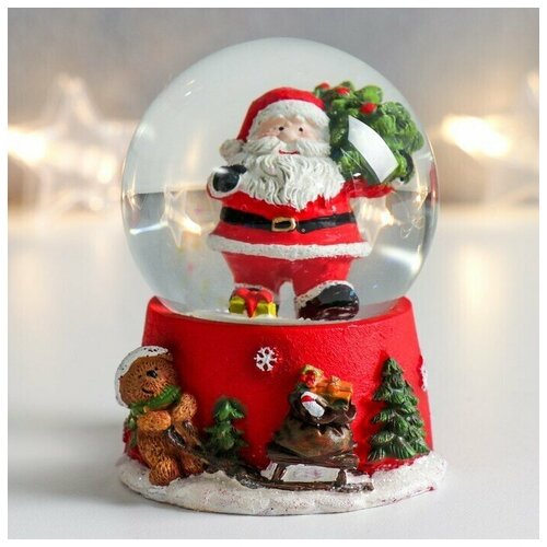 Стеклянный новогодний снежный шар "Дед Мороз с ёлкой на плече" 6,5х6,5х8,5 см