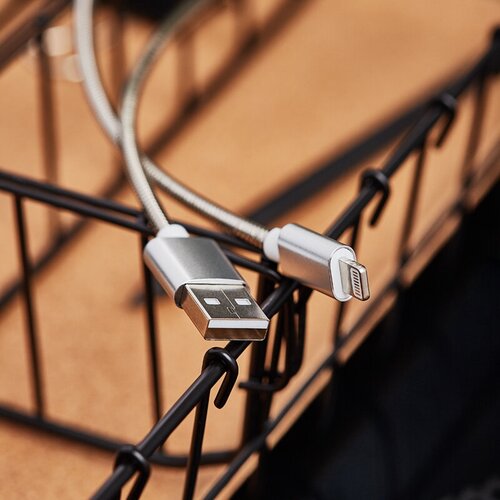 Кабель REXANT USB - Lightning шнур для зарядки и синхронизации iPhone в металлической оплетке, 1 м