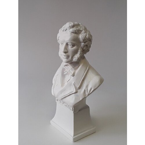 Статуэтка бюст писатель и поэт А. С. Пушкин. Высота 14,5см. Гипс, цвет белый