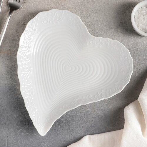 Блюдо керамическое сервировочное Сердце, 23х21х2 см