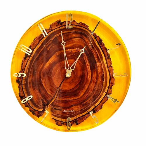 Часы настенные ручной работы из дерева и эпоксидной смолы "Янтарный абрикос"